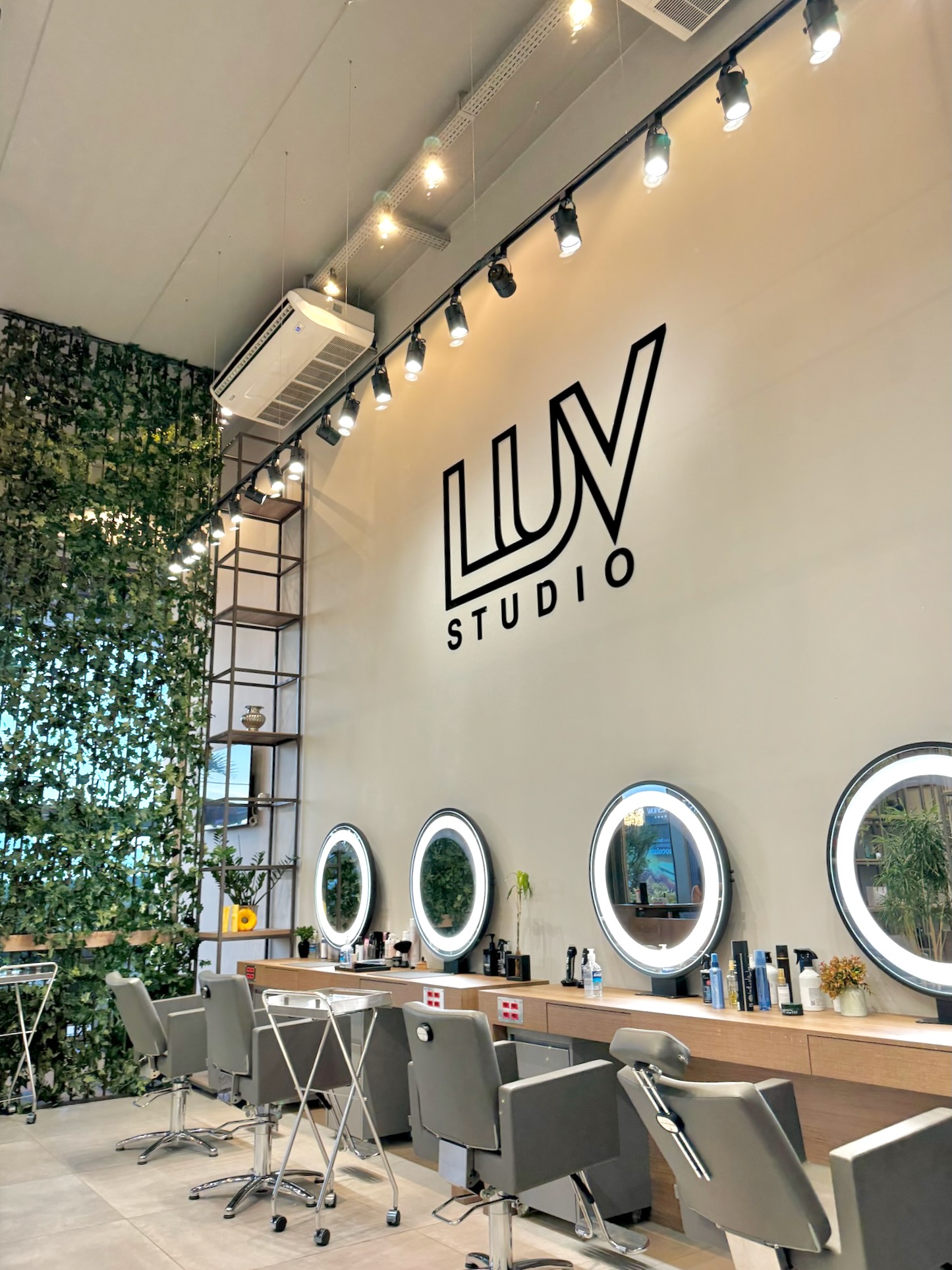 Luv Studio — Bio Site