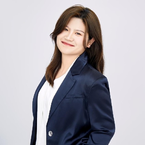 ZOU HAN OFICIAL — Bio Site