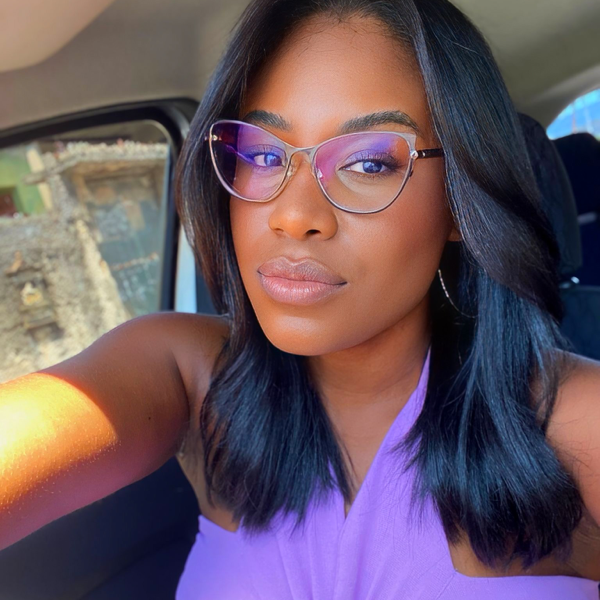 Karen Araujo — Bio Site