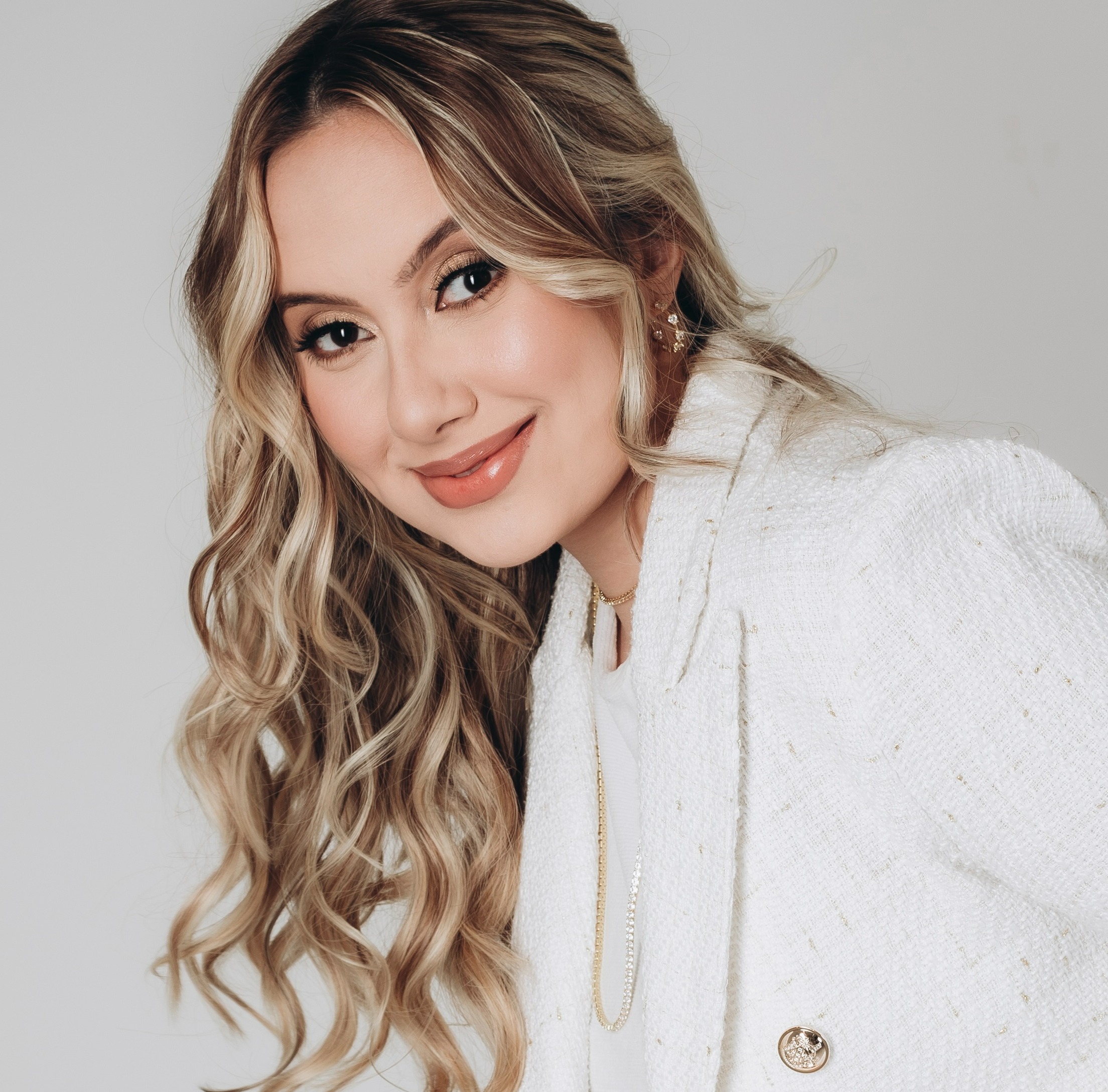 ALANA LEME — Bio Site