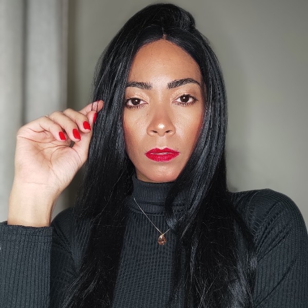 Mônica Souza — Bio Site