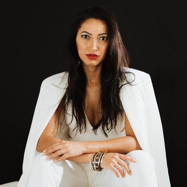 Kátia Costa — Bio Site