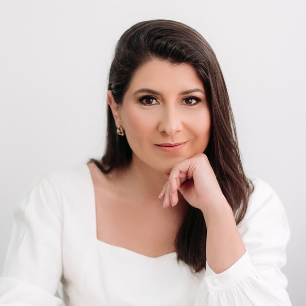 Mônica Carvalho — Bio Site