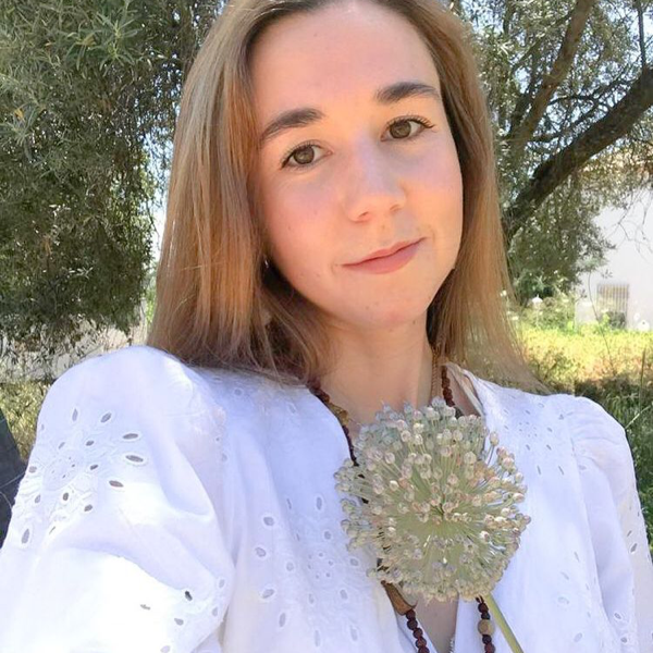 Laura Raya — Bio Site